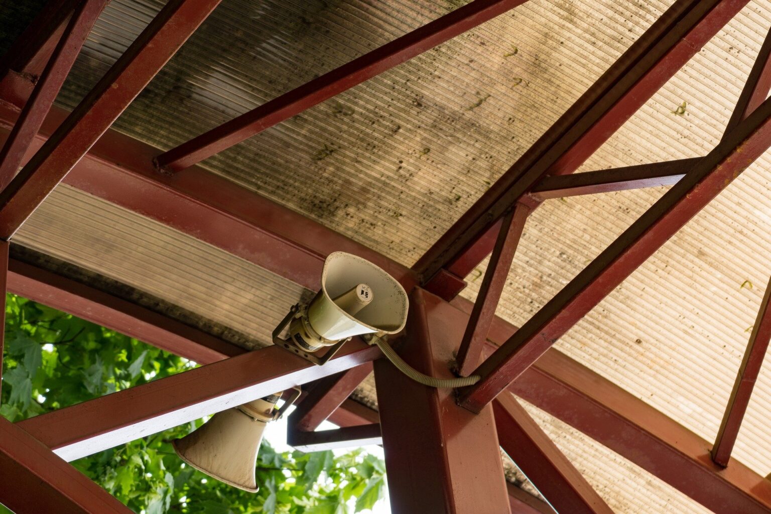 3 Important Uses and Advantages of Public Address Systems - Trivest ...